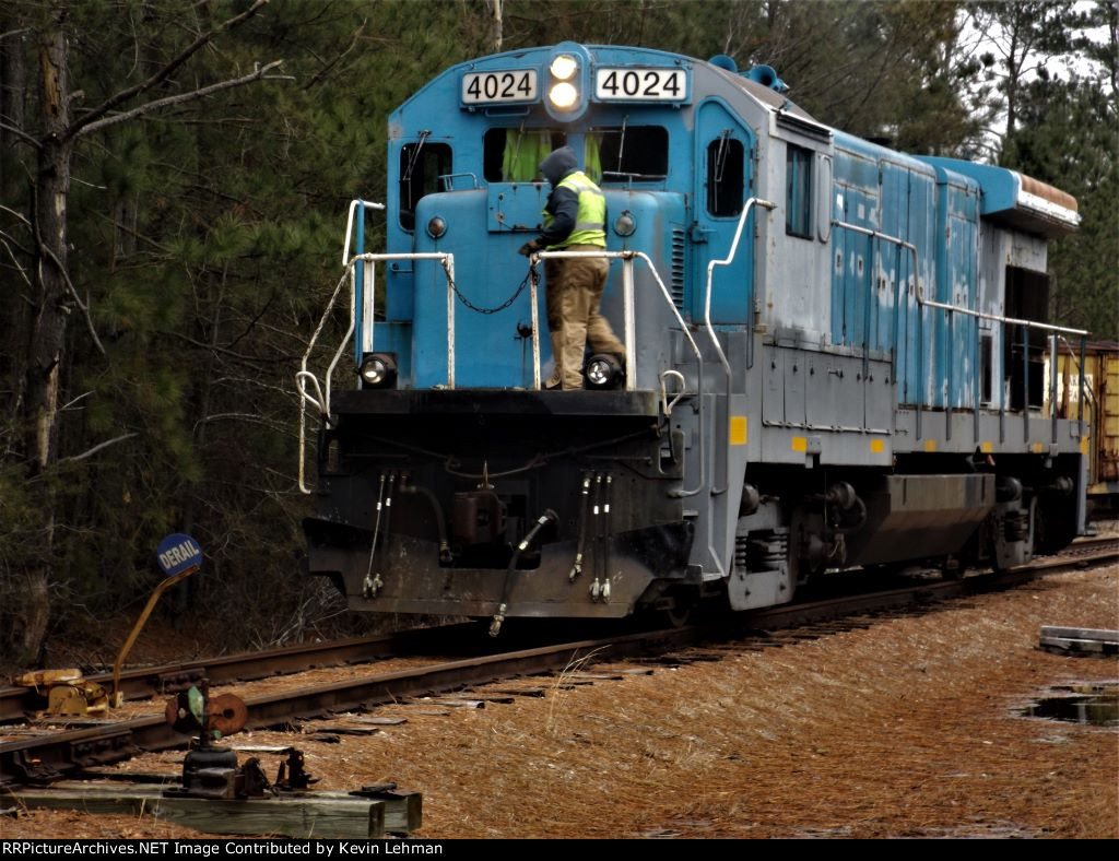 DCLR 4024 headung out